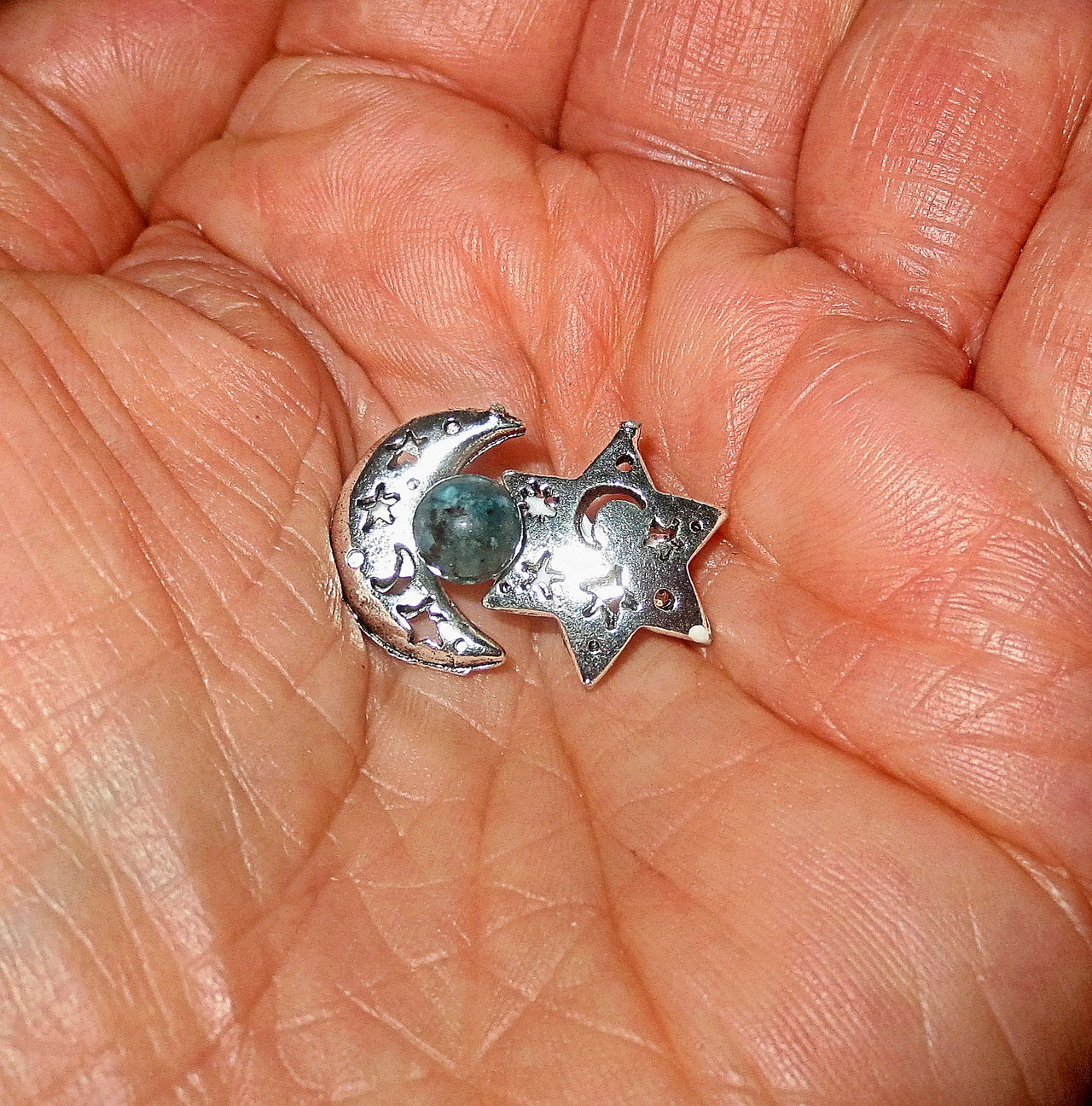 Rosh Hodesh or Chodesh gemstone brooch or pin